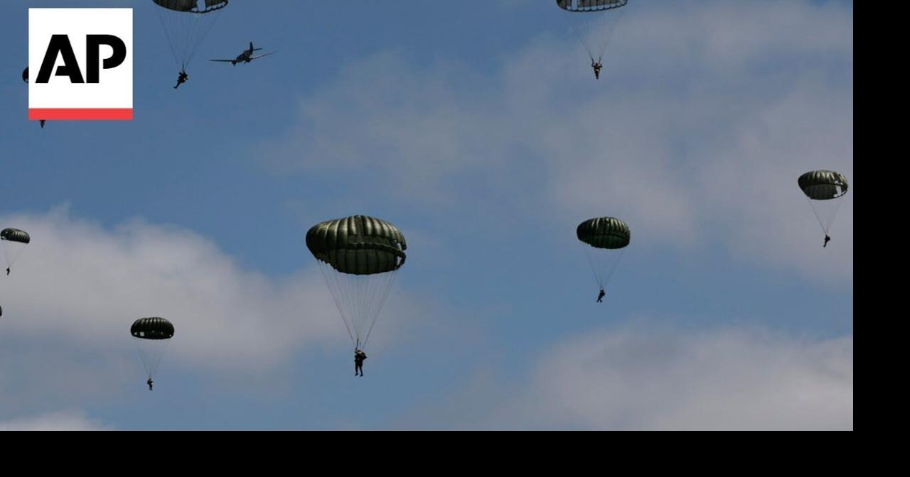 UK paratroopers jump into D-Day drop zone to recreate airborne ...