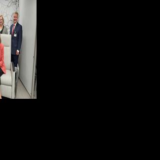 Governor Reynolds visits Cass Health | Atlantic | swiowanewssource.com