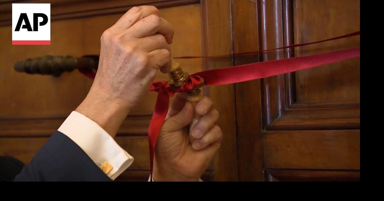 Pope Francis’ apartment is sealed with red ribbon and wax after his death | | swiowanewssource.com