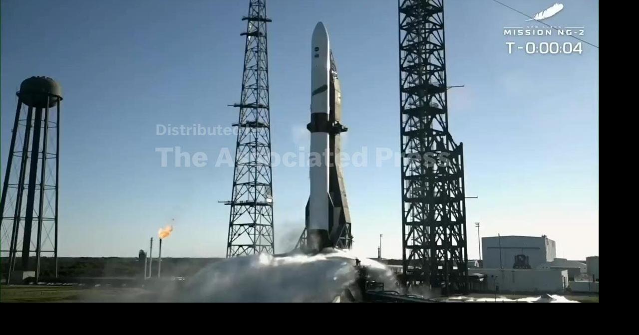 Blue Origin launches huge rocket carrying twin NASA spacecraft to Mars ...
