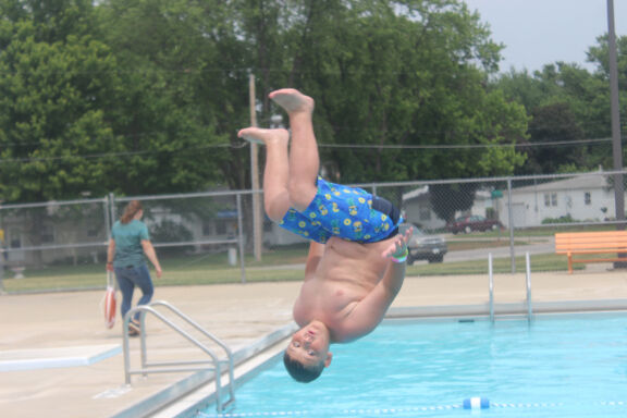 Fun at Sunnyside Pool | Atlantic | swiowanewssource.com