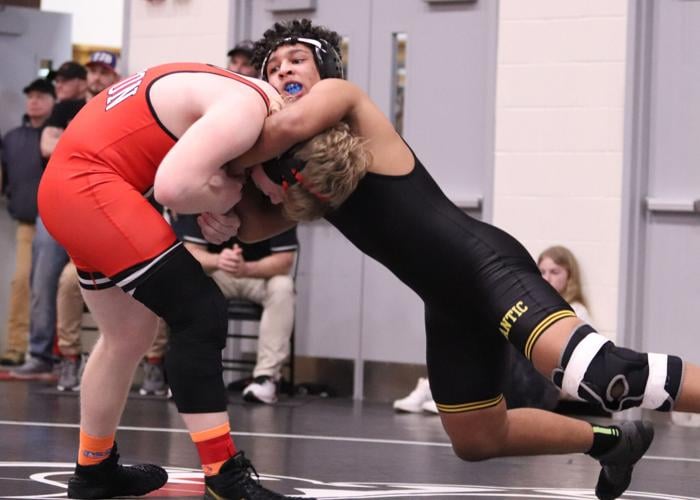 PREP WRESTLING: Smith wins third Hawkeye Ten Conference title | Sports ...