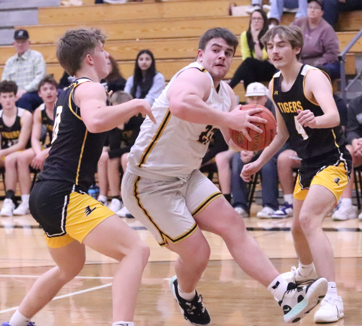 PREP BASKETBALL: Seniors shine at Atlantic | Sports | swiowanewssource.com