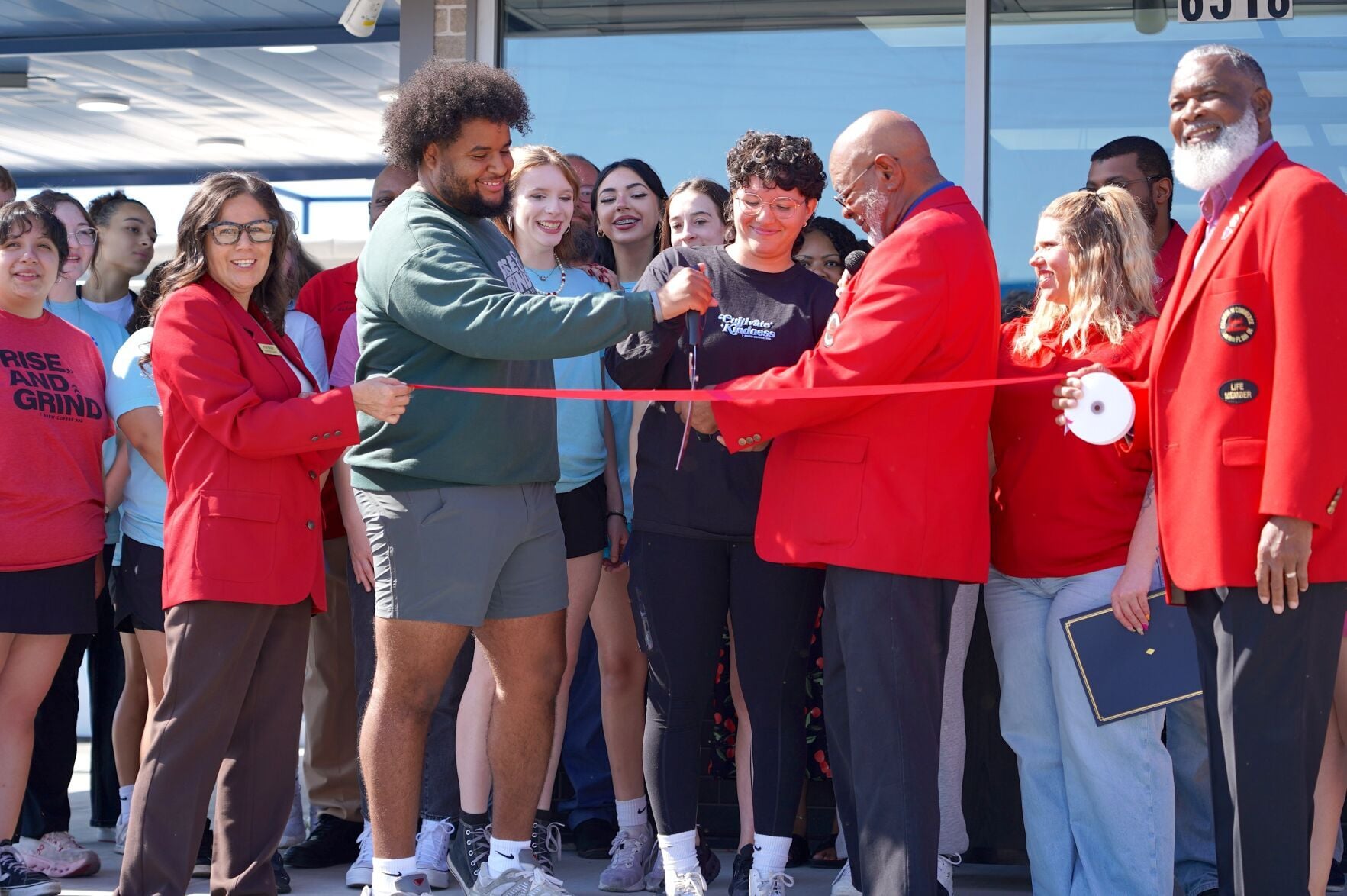 Chamber celebrates 7Brew grand opening with ribbon cutting | Community ...