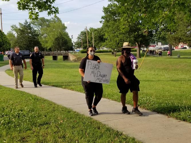 Duncan police stand beside protesters at rally | News | swoknews.com