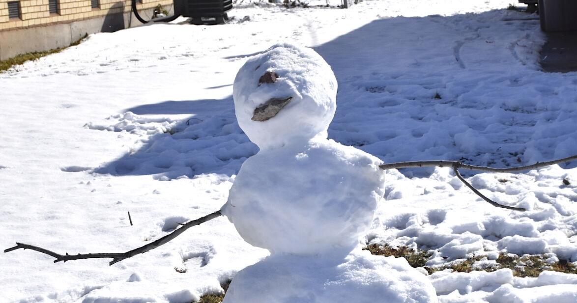 Snowman struggles against the sun | Photo Galleries | swoknews.com