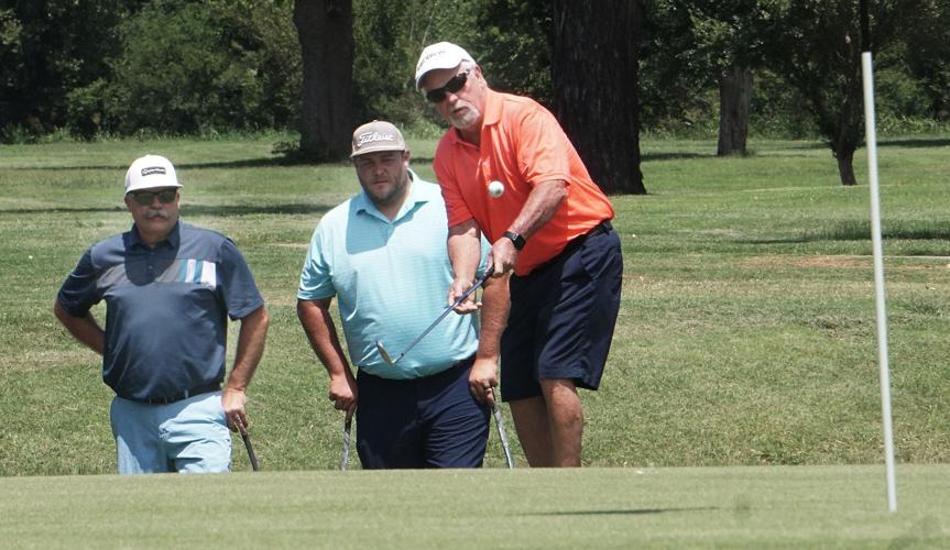 Annual Gridiron Golf Fundraiser held Monday | Sports | swoknews.com