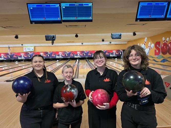 Local high school bowling teams advance to state | Sports | swoknews.com