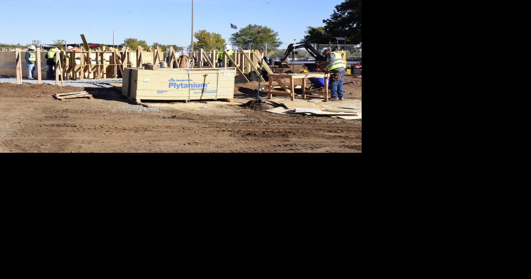 Aquatics center taking shape in Elmer Thomas Park | News | swoknews.com
