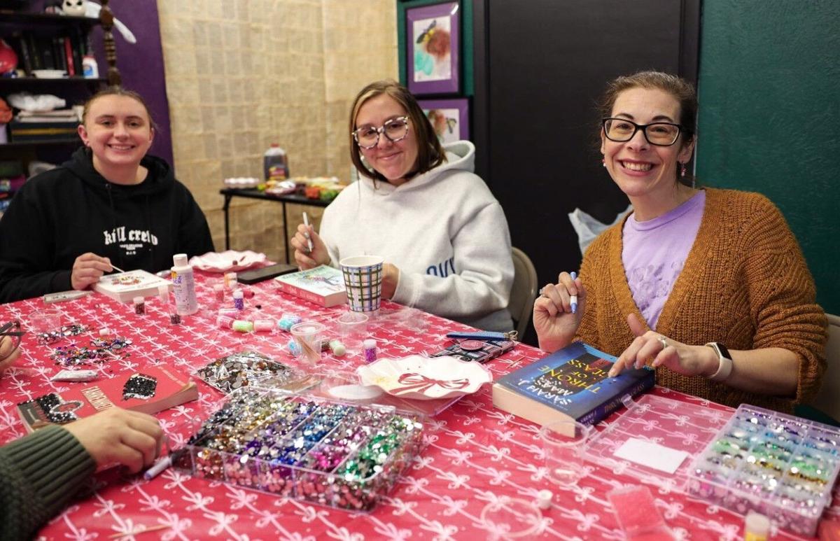 Book bedazzling | News | swoknews.com