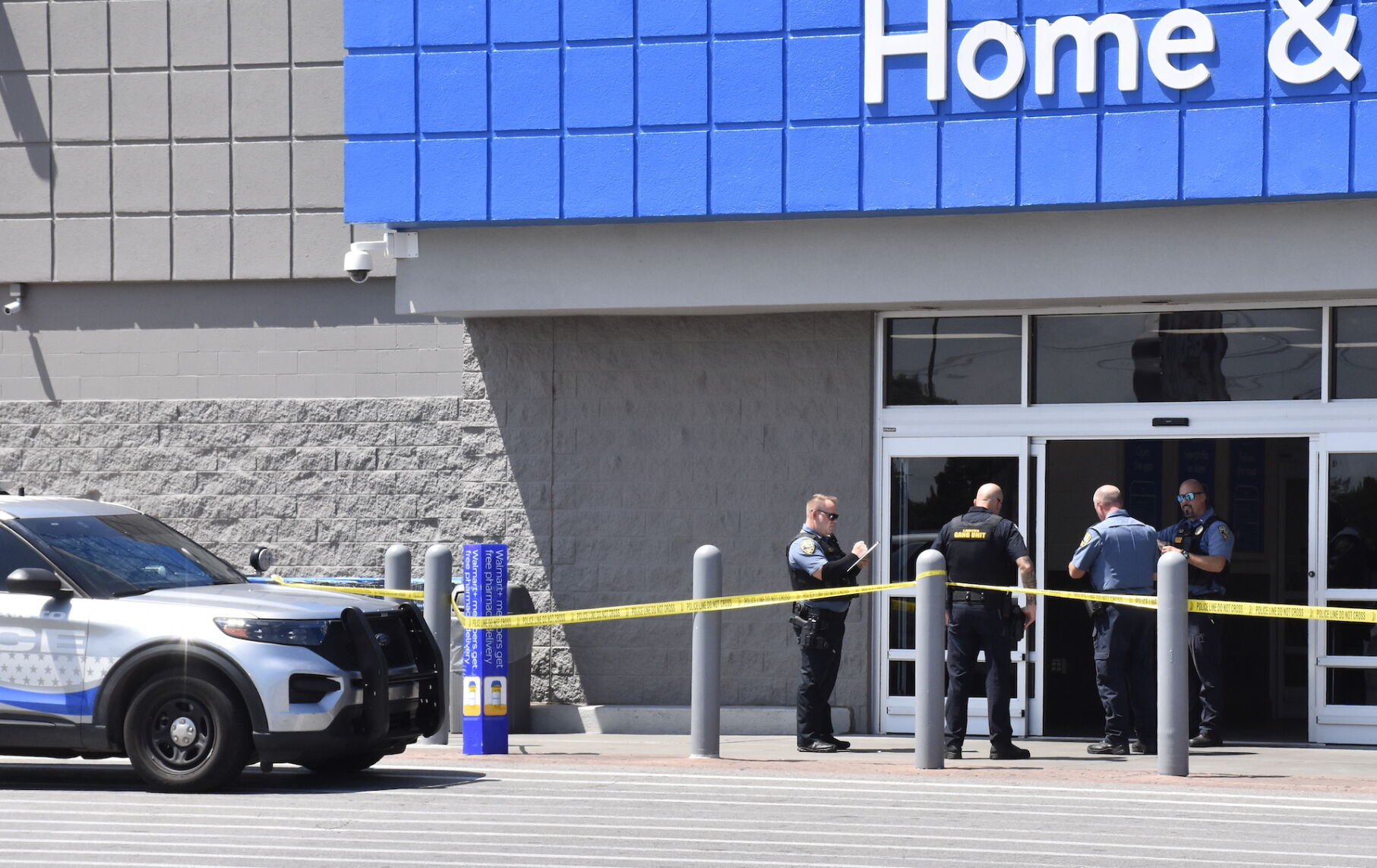 Police give details to FedEx truck theft, fatal gunplay at Walmart ...