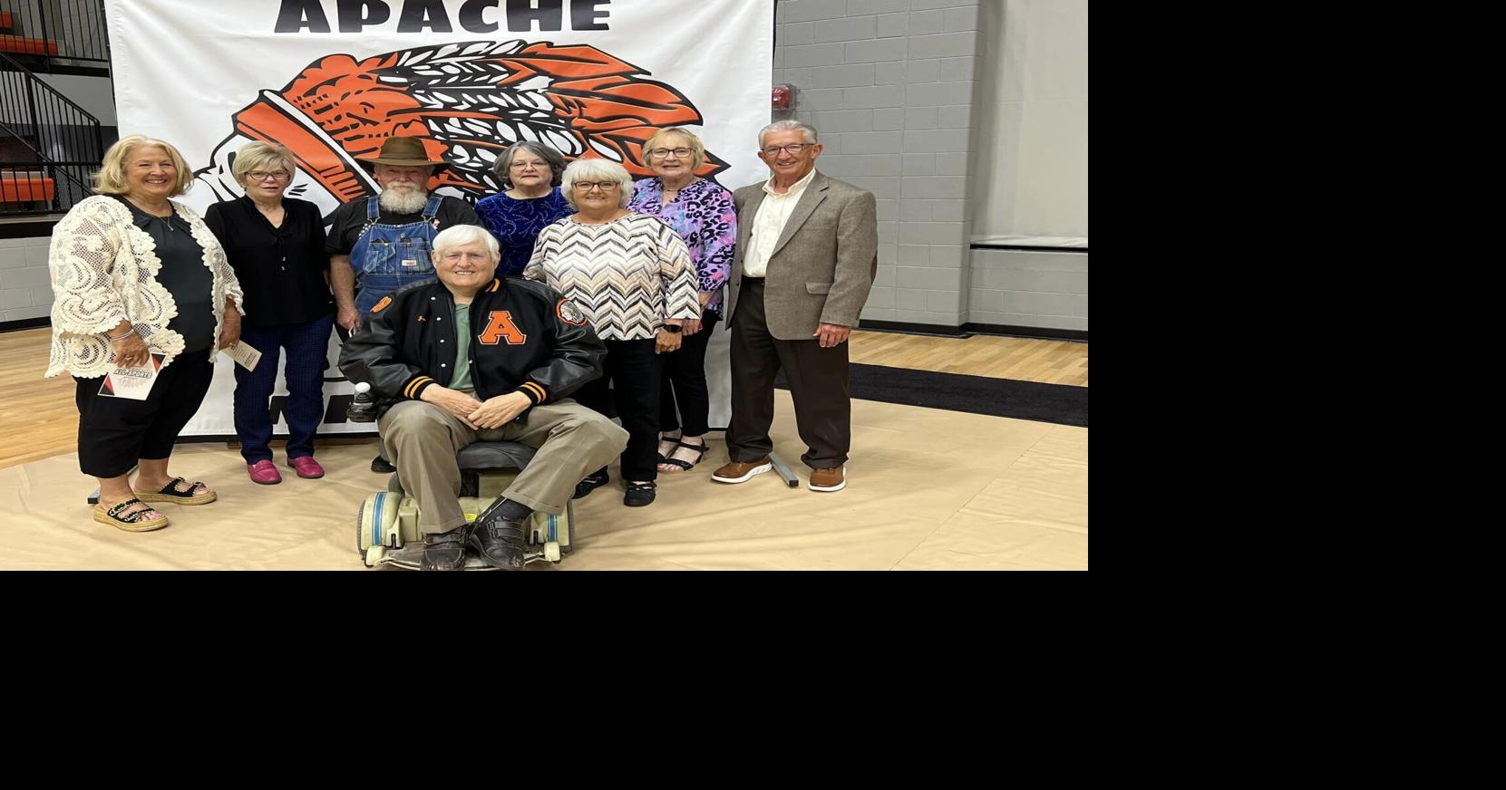 Apache honors newest, 'oldest' letter winners | Sports | swoknews.com