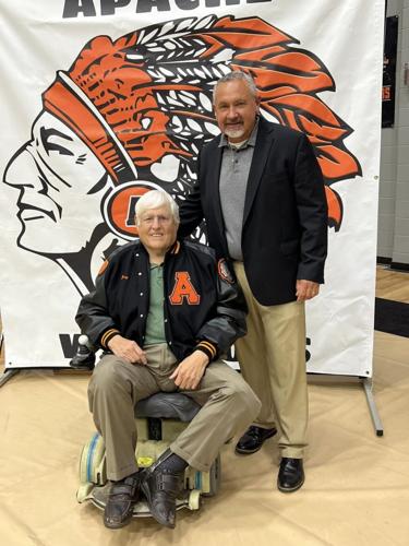 Apache honors newest, 'oldest' letter winners | Sports | swoknews.com
