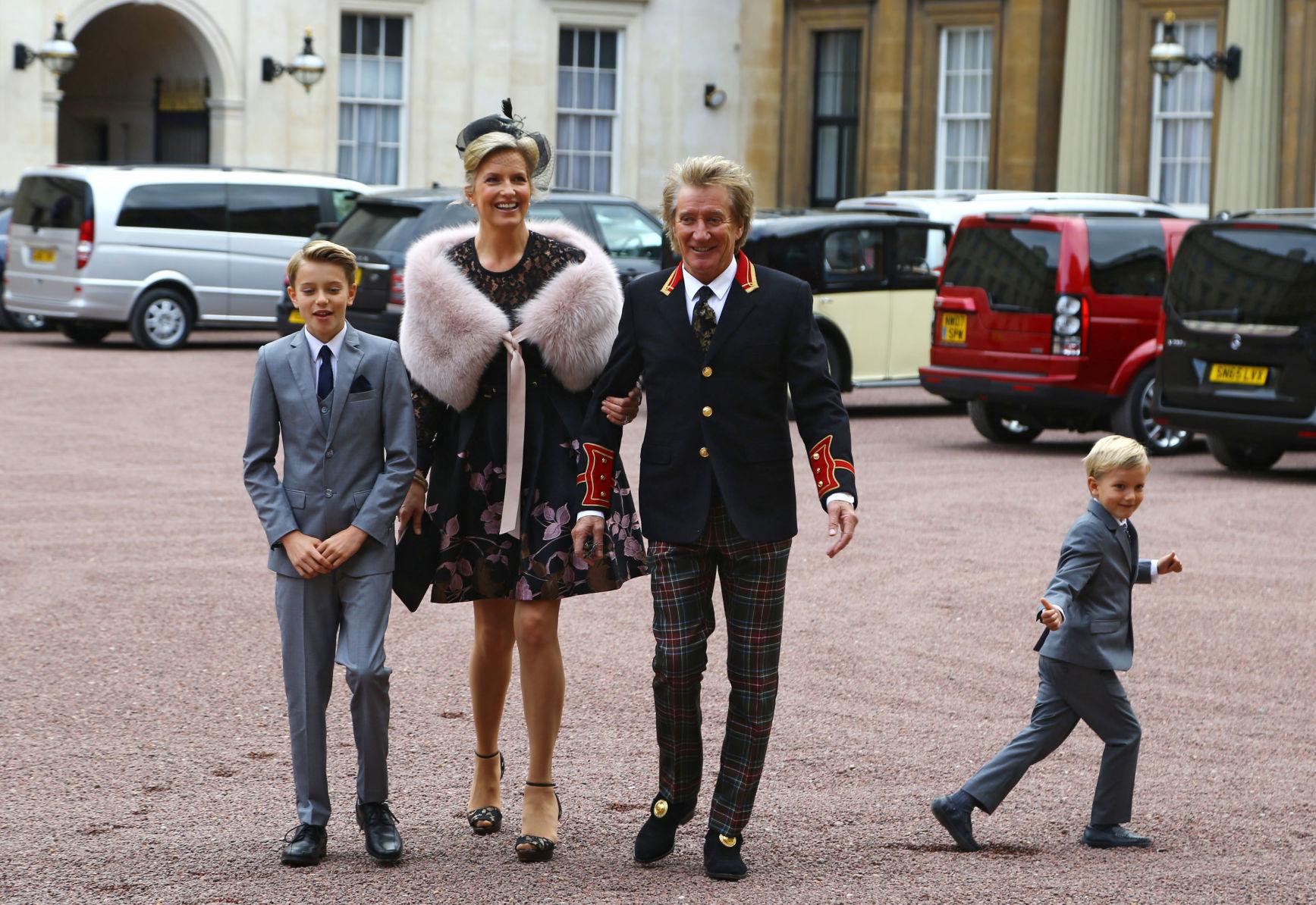 21 celebrities who have been knighted | Entertainment | syvnews.com