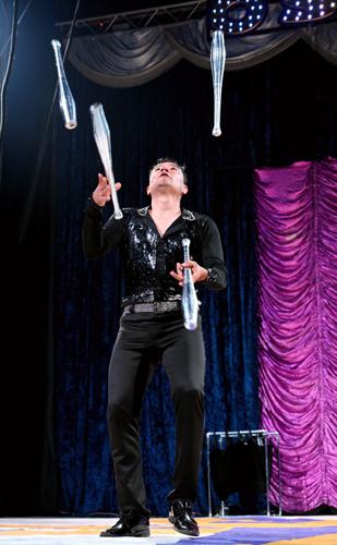 Hundreds turn out for American Crown Circus Osorio's Big Top ...