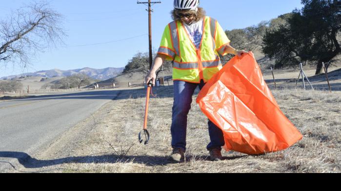Volunteers pick up roadside trash | Local news | syvnews.com