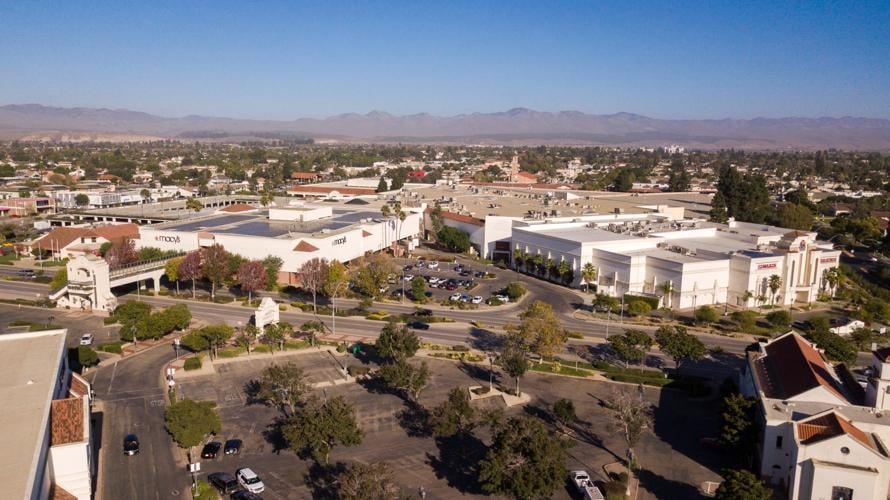 'Tis the season to support local businesses at the Santa Maria Town ...