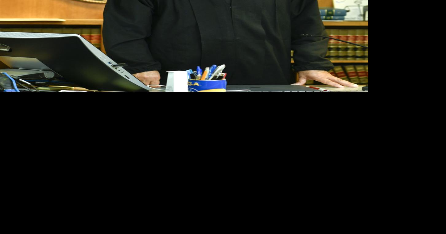 Longtime judge Rogelio Flores to retire from the bench after 31 years ...