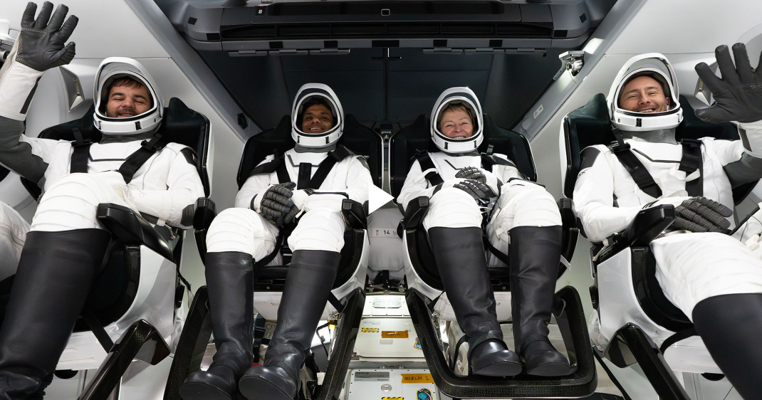 SpaceX Dragon 'Grace' splashes down off California Coast with Axiom-4 ...