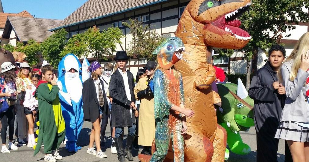 Solvang Elementary School kicks off Halloween with annual kid parade ...