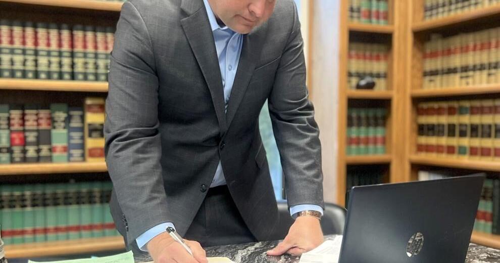 5Ws+1H: What It's About: Baker: Prosecutors, defense attorneys both ...