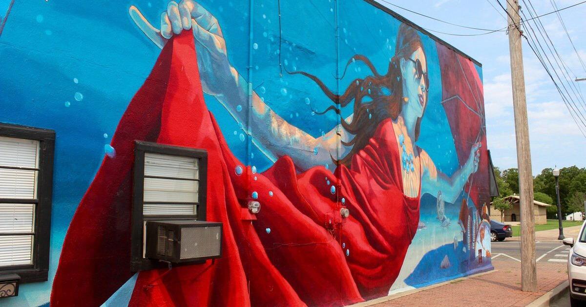 DOWNTOWN COLOR: Officials say murals enhance Tahlequah's ambiance ...