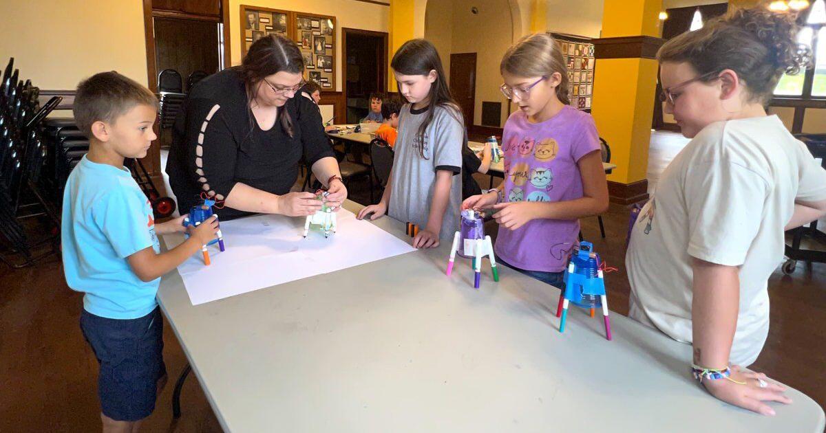 RUDIMENTARY ROBOTS : 'Scribble bots' help kids learn to experiment ...