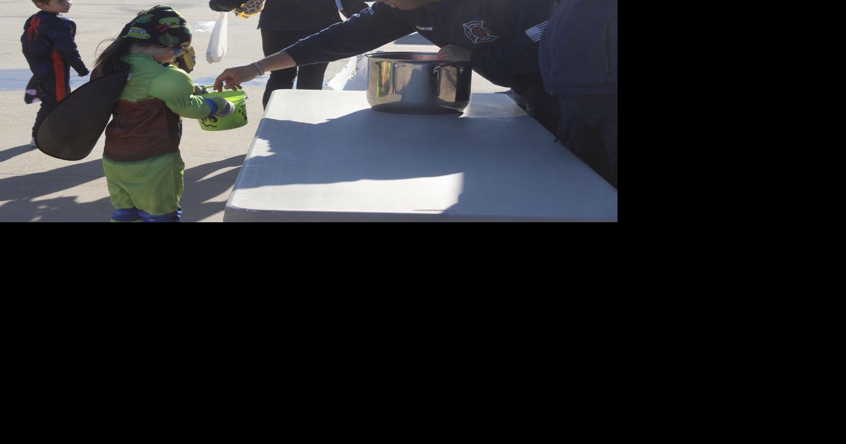 TRUNK AND DUNK: Families take part in Halloween event at sports complex ...