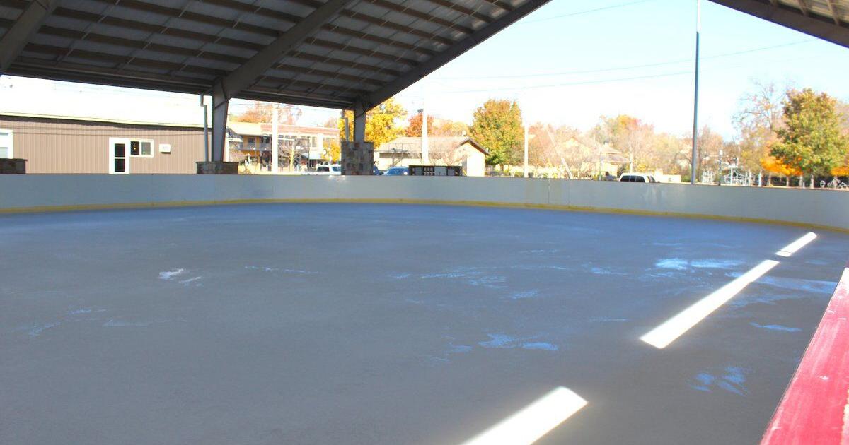 Snowflake ice rink opens to the public on Thanksgiving | News ...