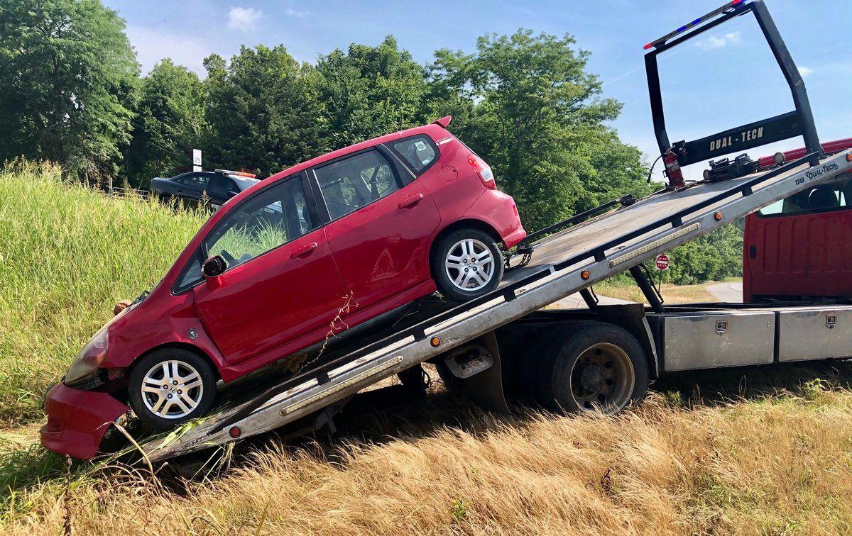 Driver veers off the road, flees | Local News | tahlequahdailypress.com