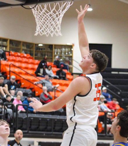 Hayden Smith dunks career point 1,000 | Sports | tahlequahdailypress.com
