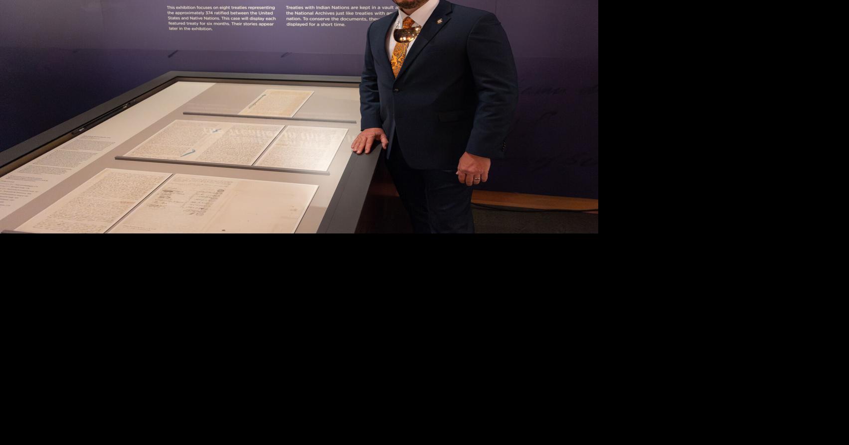 Cherokee Nation Deputy Chief Bryan Warner visits NMAI for display of ...