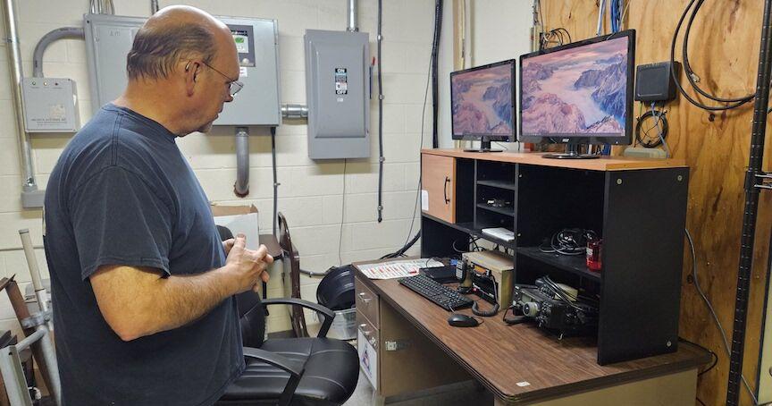 HAMMING IT UP: Ham radio operators liking digital setups | News ...