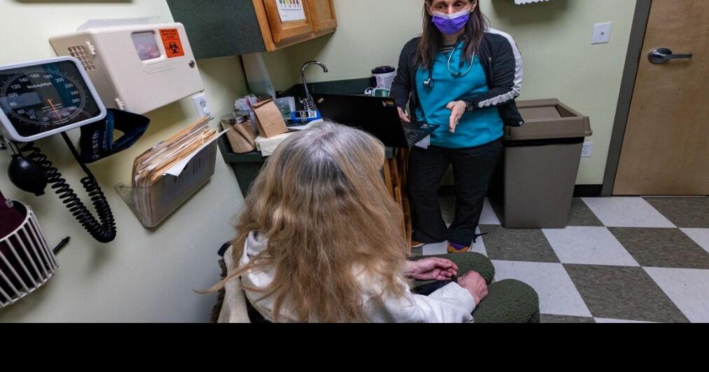 Jamie Simmons speaks with a patient | News | tahlequahdailypress.com