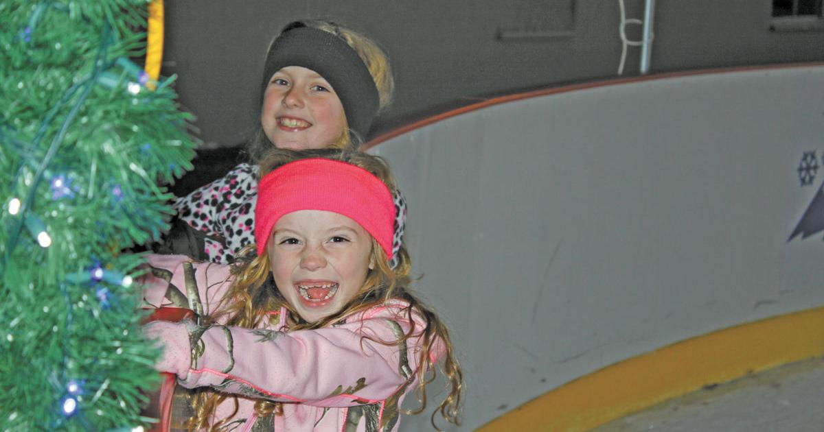Holidays on ice: Snowflake ice rink welcomes season's first skaters ...