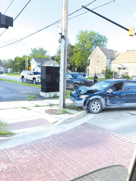 Teen Runs Red Light Crashes Into Suv Newspaper Police And Fire