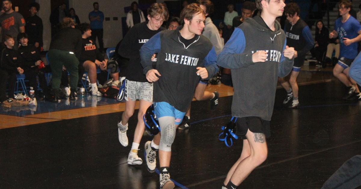 Lf Wrestlers Remain Perfect In Metro League With Sweep Vs Corunna