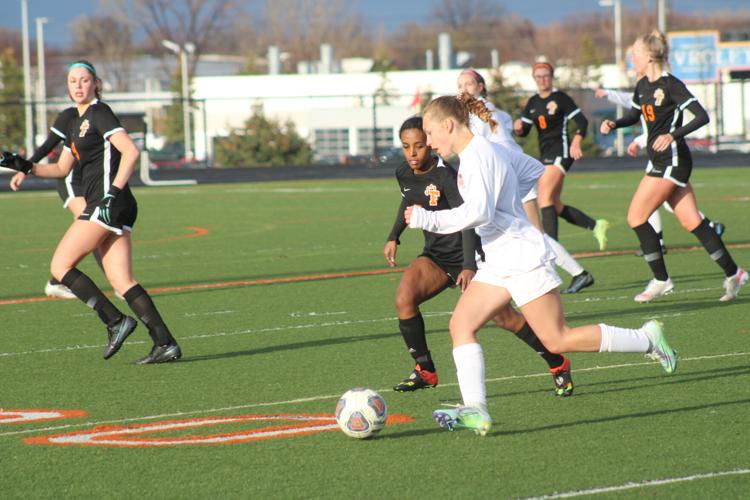 Linden Eagles Pass First Test Vs Area Rival Fenton Sports Coverage