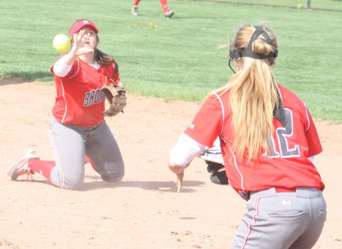 Bronchos Softball Keeps On Climbing Defeats Fenton Sports Coverage