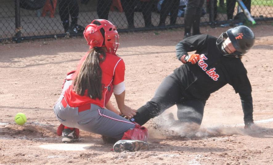 Bronchos Softball Keeps On Climbing Defeats Fenton Sports Coverage