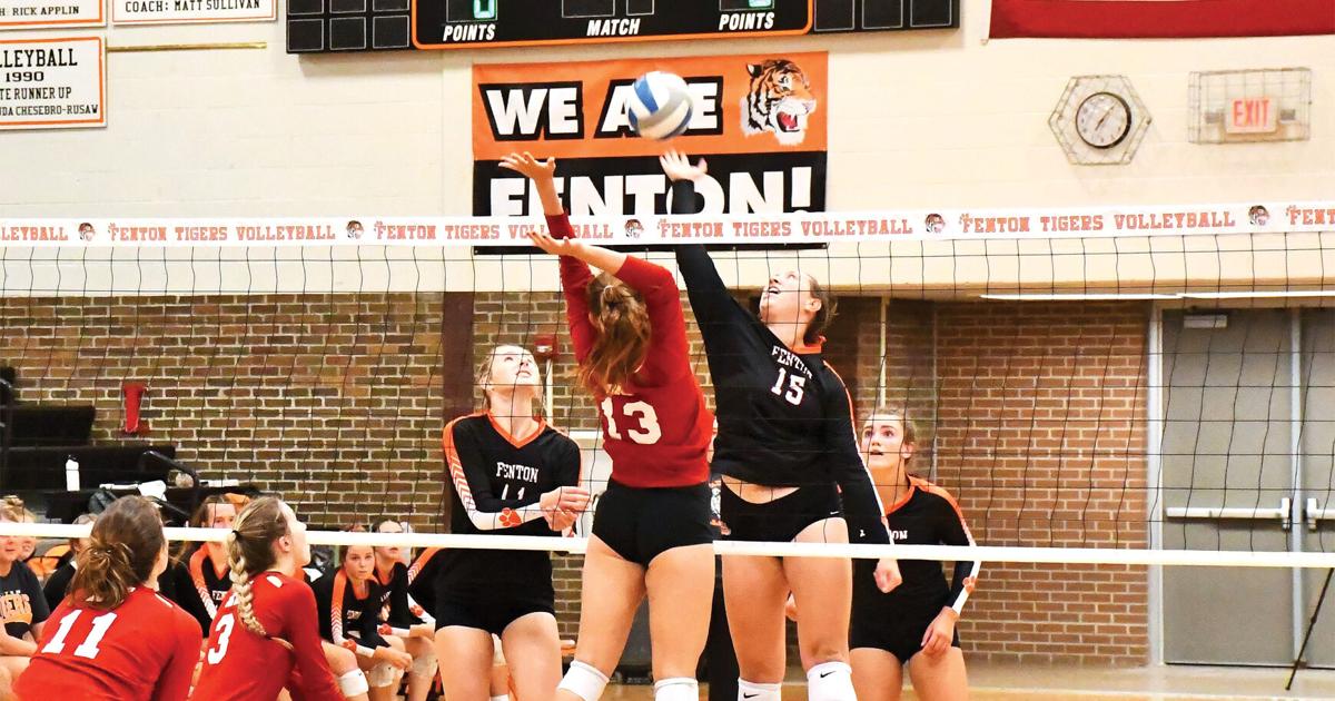 Fenton Volleyball Sweeps Holly Bronchos Sports Coverage For Fenton