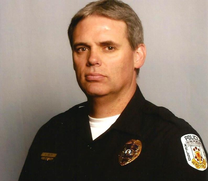 Kelso police officer retires after 30 years of service