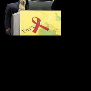 Mandela blasts world for lack of help fighting AIDS