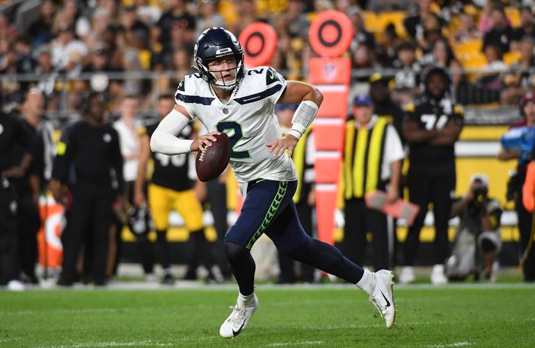 Seahawks bringing back quarterback Drew Lock