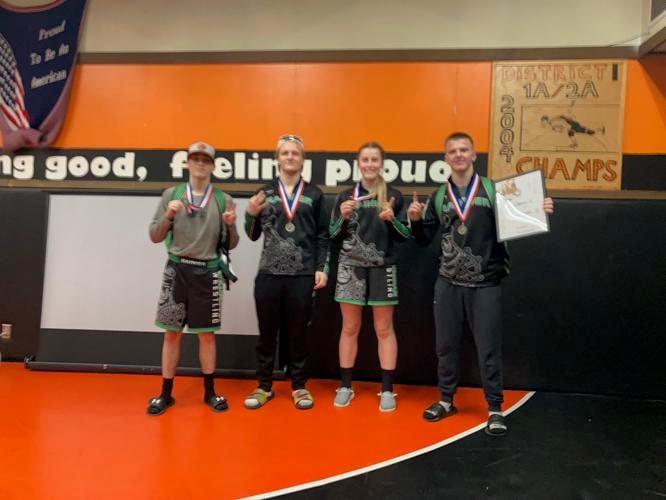 Wrestling Roundup: Kelso girls win pair of tiaras