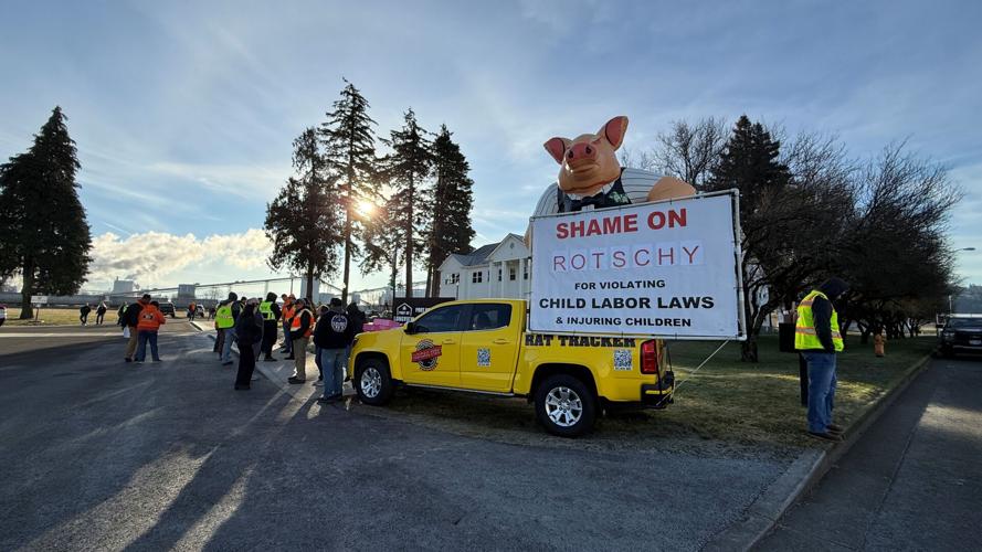 Longview port awards $44M contract despite laborer protests