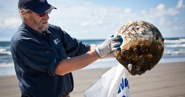 News Photos: Long Beach cleanup