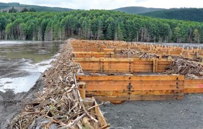 Toutle silt trap takes shape