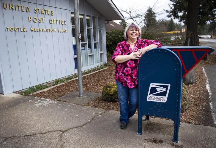 Post office clerk retires after four decades in Toutle, Castle Rock