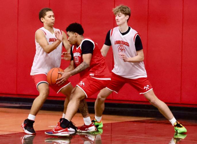 Longview boys basketball coach boasts tallest team in league